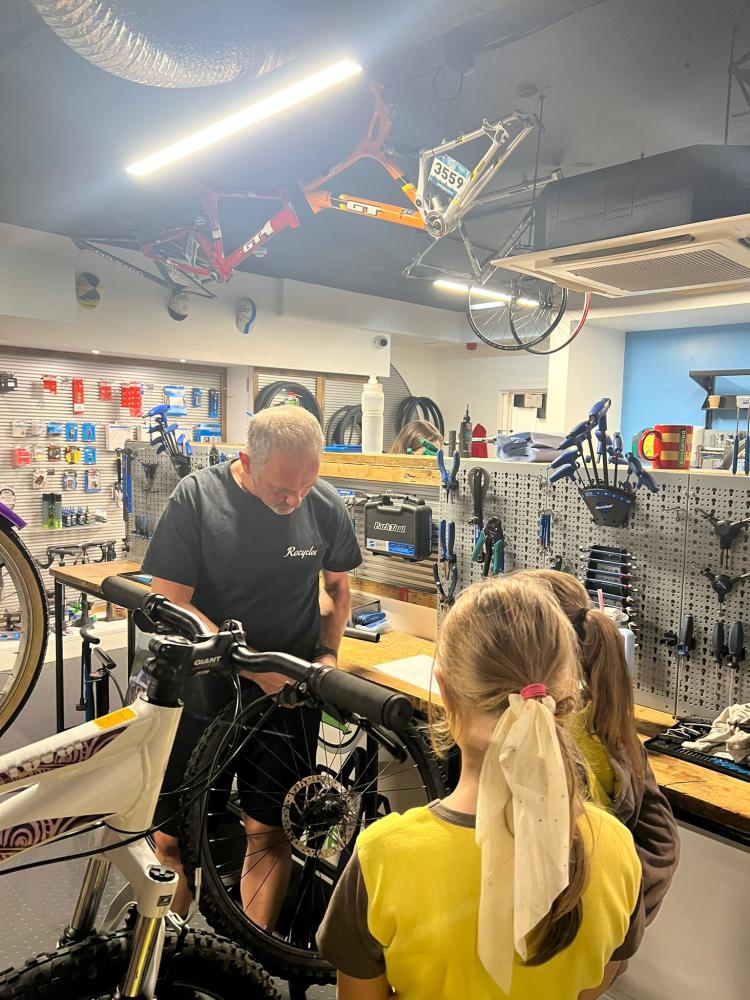 Swindon Brownies earn badges at Salvation Army Recycles bike shop