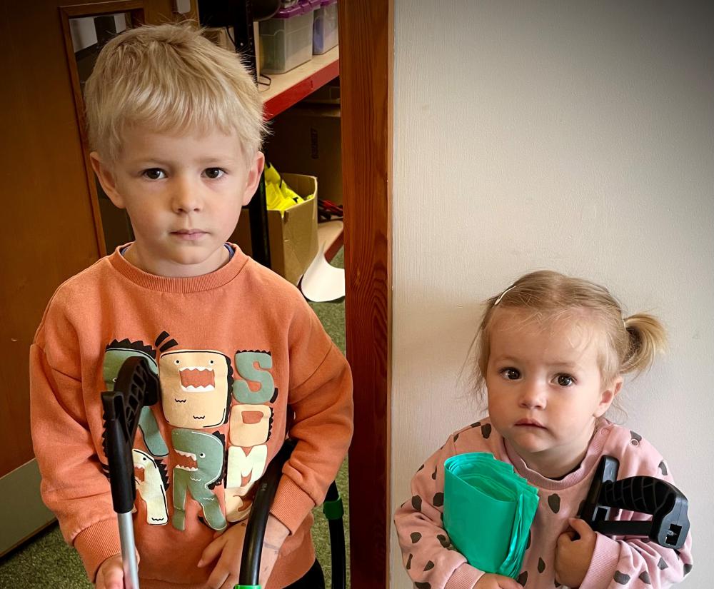 Junior litter pickers keep Haydon Wick clean and safe