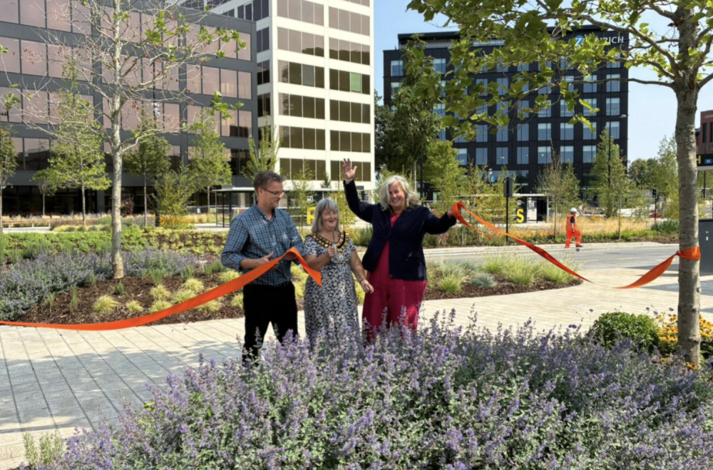 Swindon MP and senior councillor praise £816,000 Government travel ...