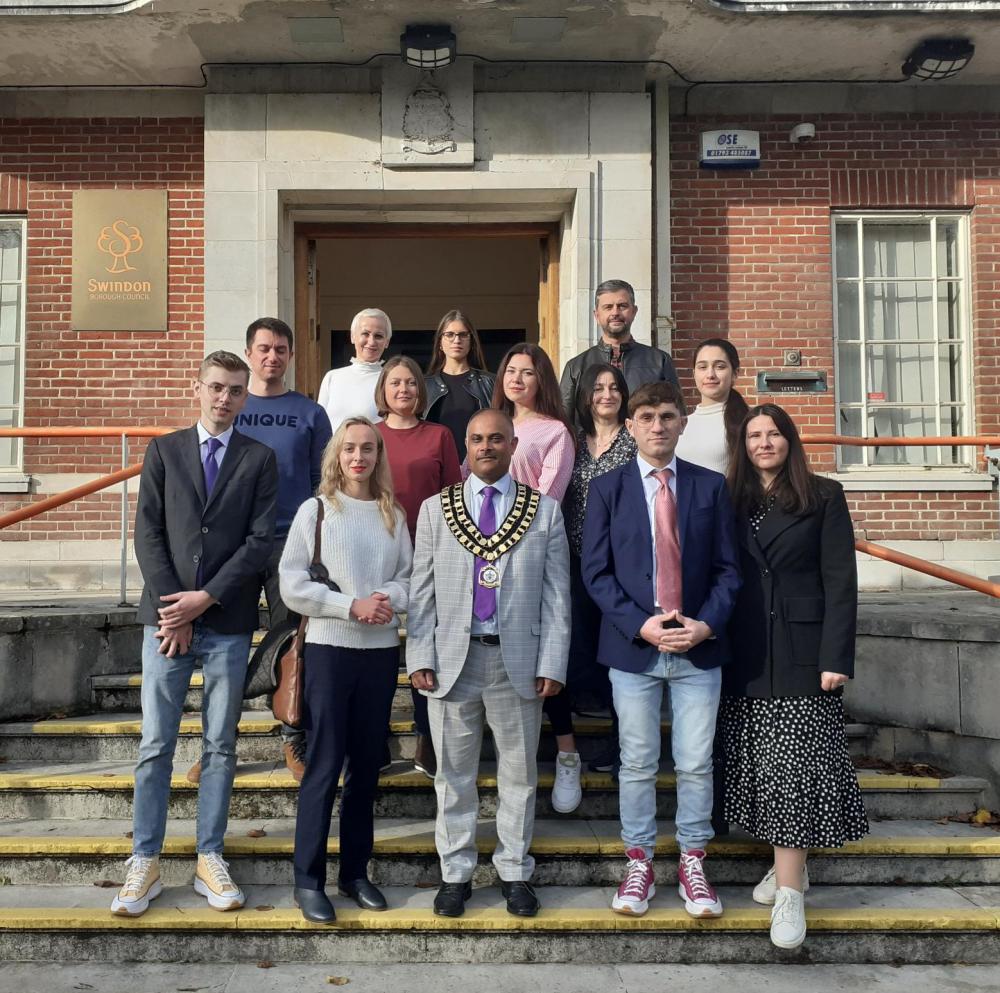 Swindon Mayor hosts members of the town's Ukrainian community at Civic ...